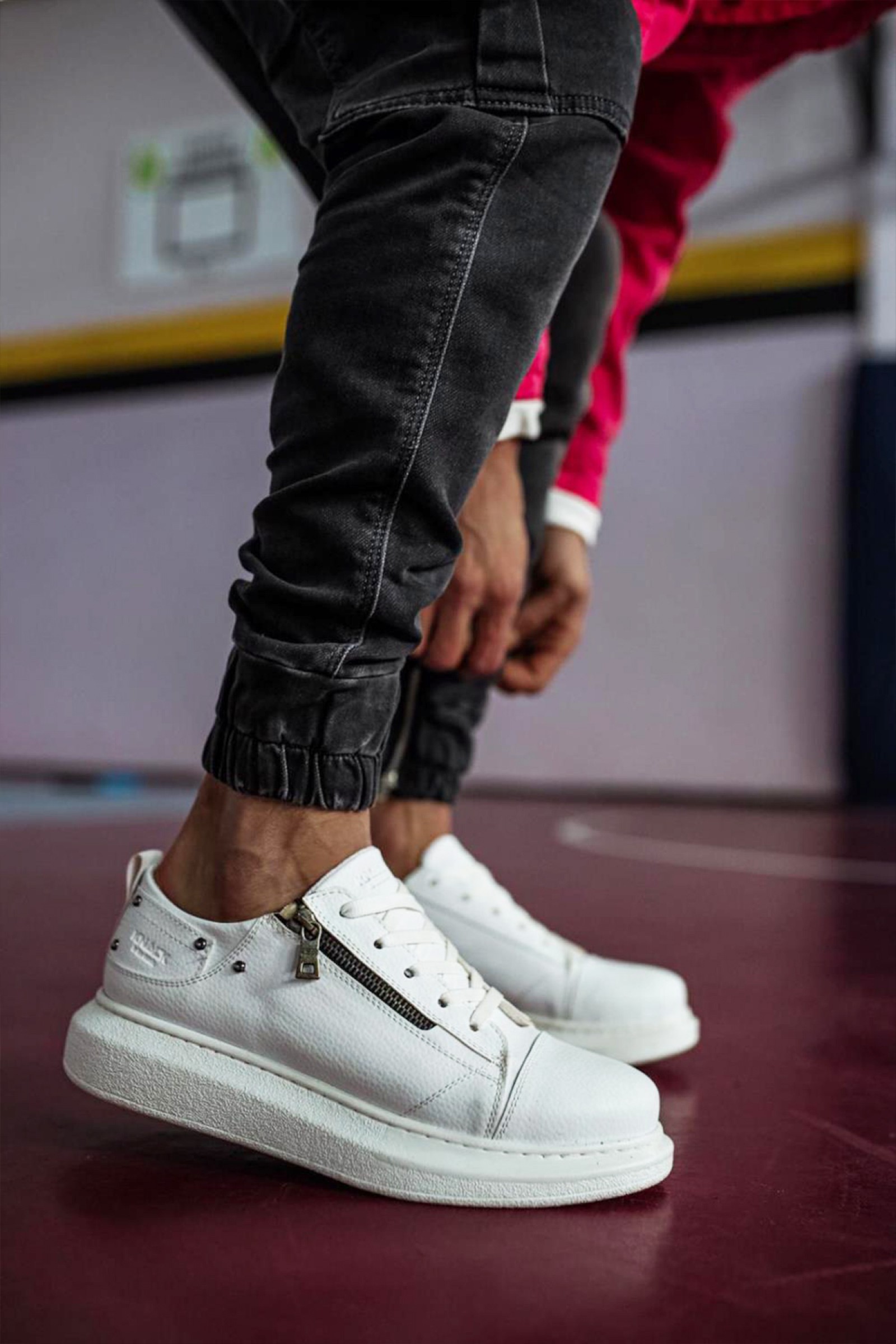 Mens Sneakers - White - 555