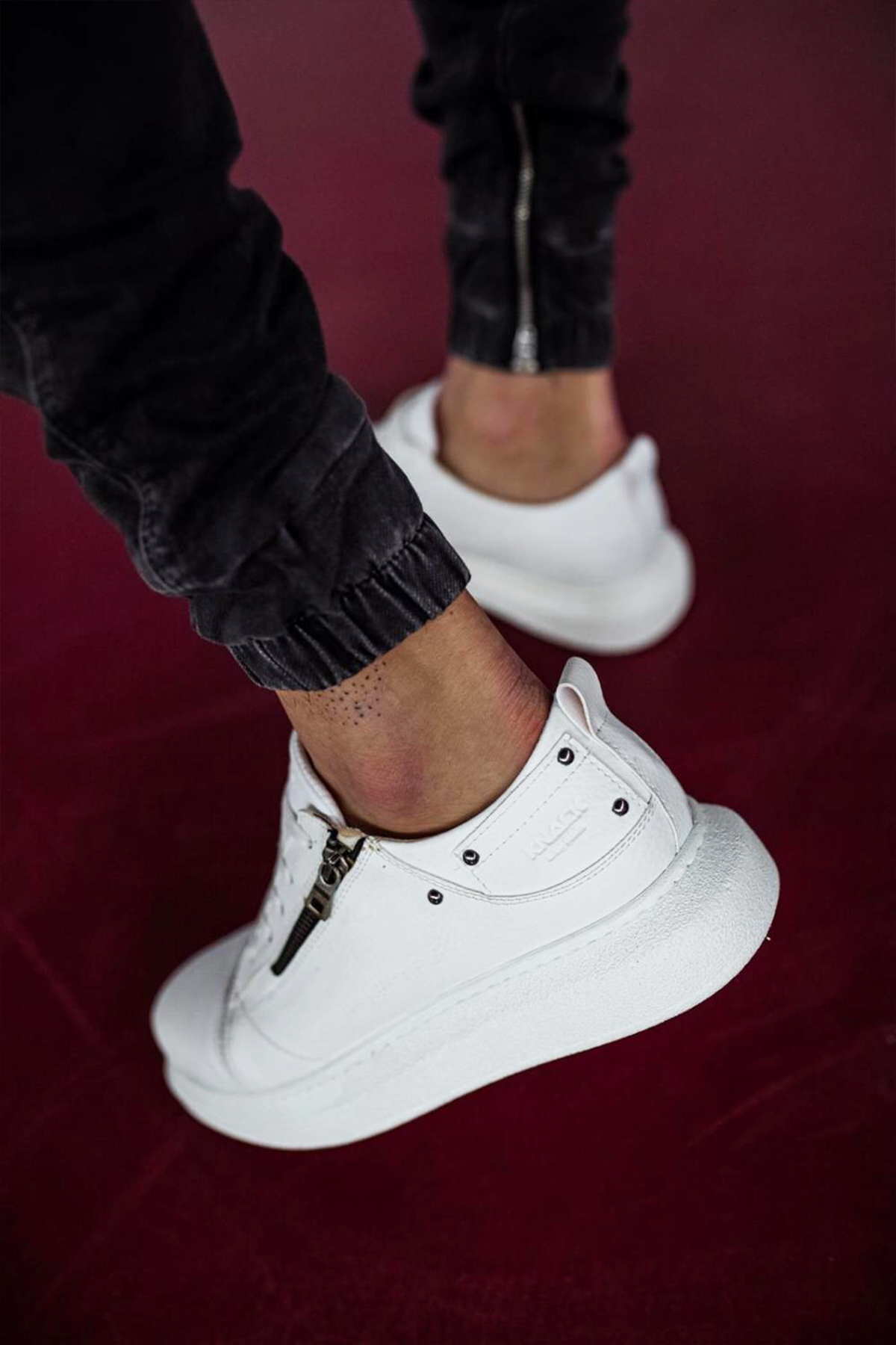 Mens Sneakers - White - 555